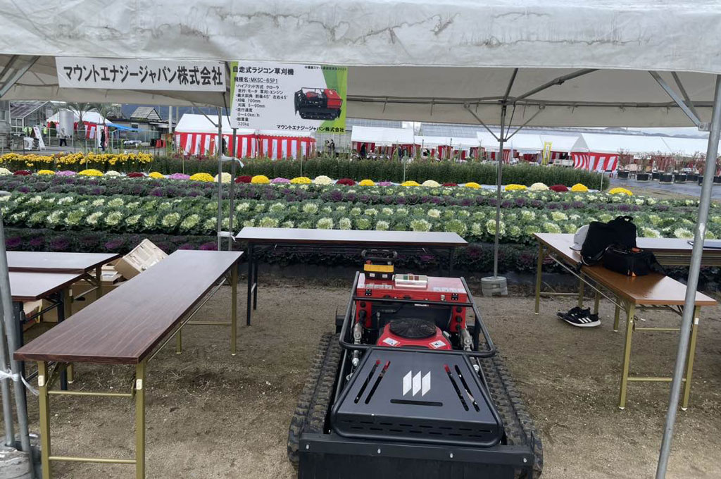 Choosing the Right Robotic Lawn Mower for Large Areas - BotusMov